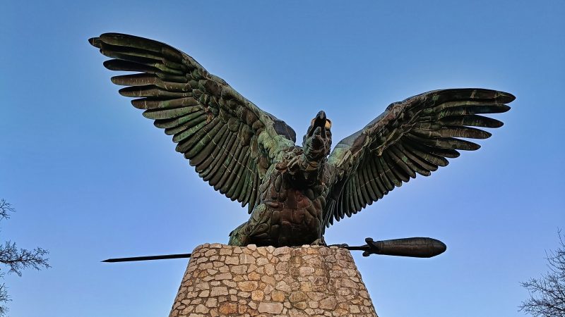 Eltűntek a tatabányai Turul lábujjai | Sokszínű vidék