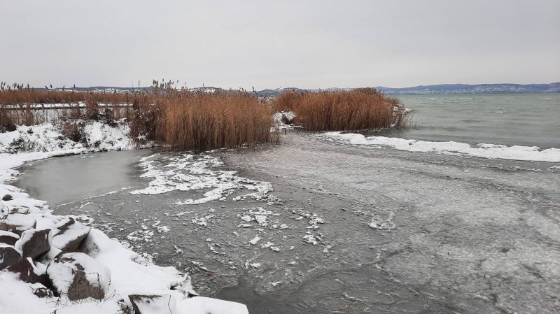 Befagyott a Balaton, így jár a komp | Sokszínű vidék