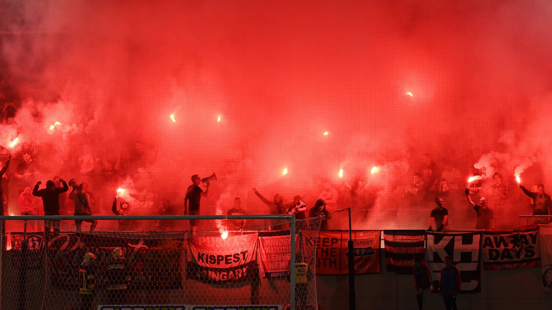 Besokalltak a Honvéd-ultrák, a tulajok és vezetők miatt tiltakoznak ...