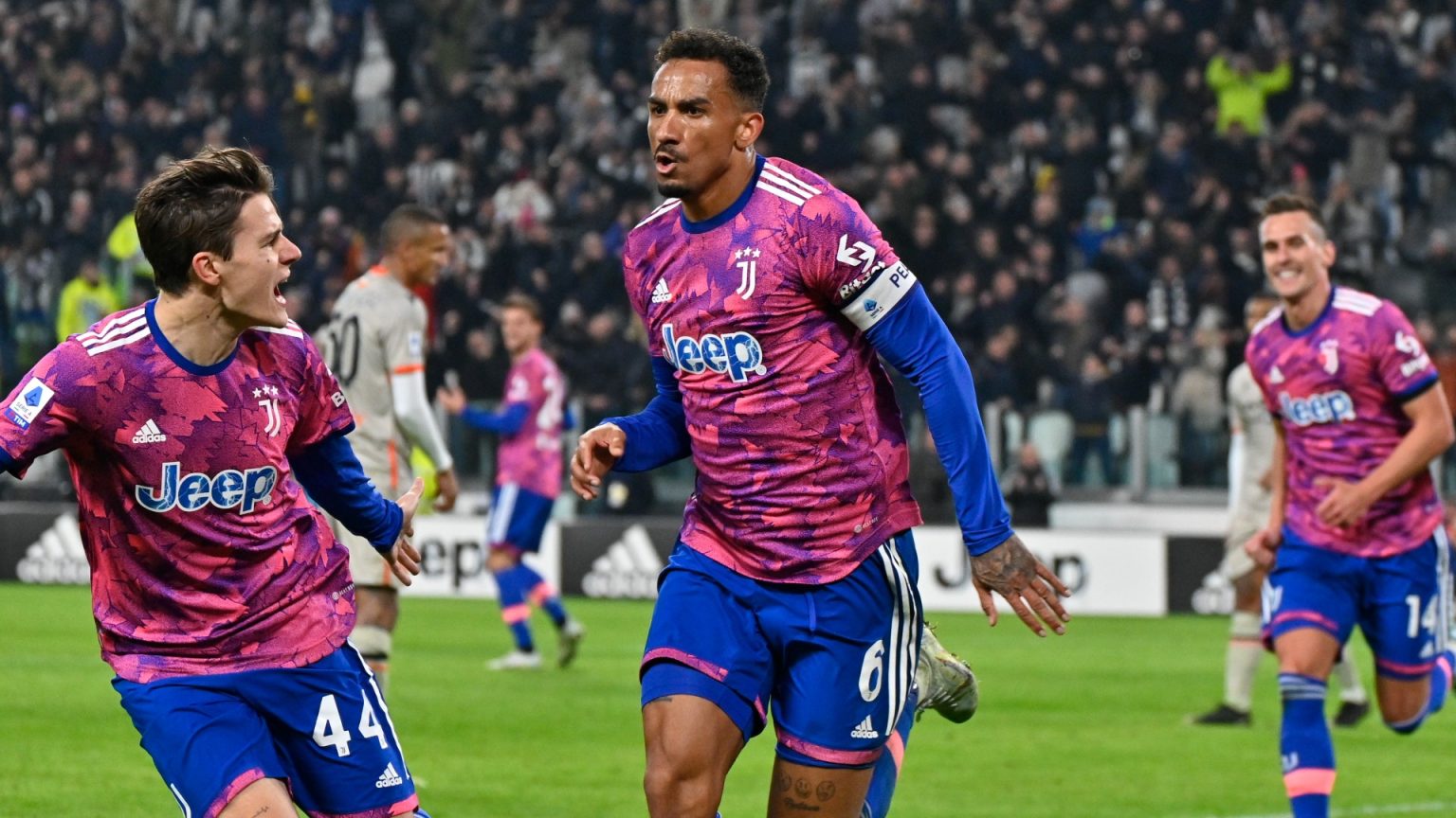 Semmi különös: hajrágóllal nyert a Juve | Rangadó