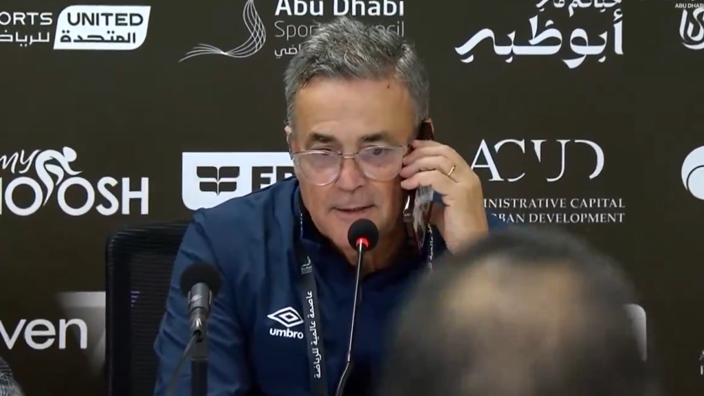 "Elnézést, neki muszáj felvennem" – José Mourinho sajtótájékoztatón ...