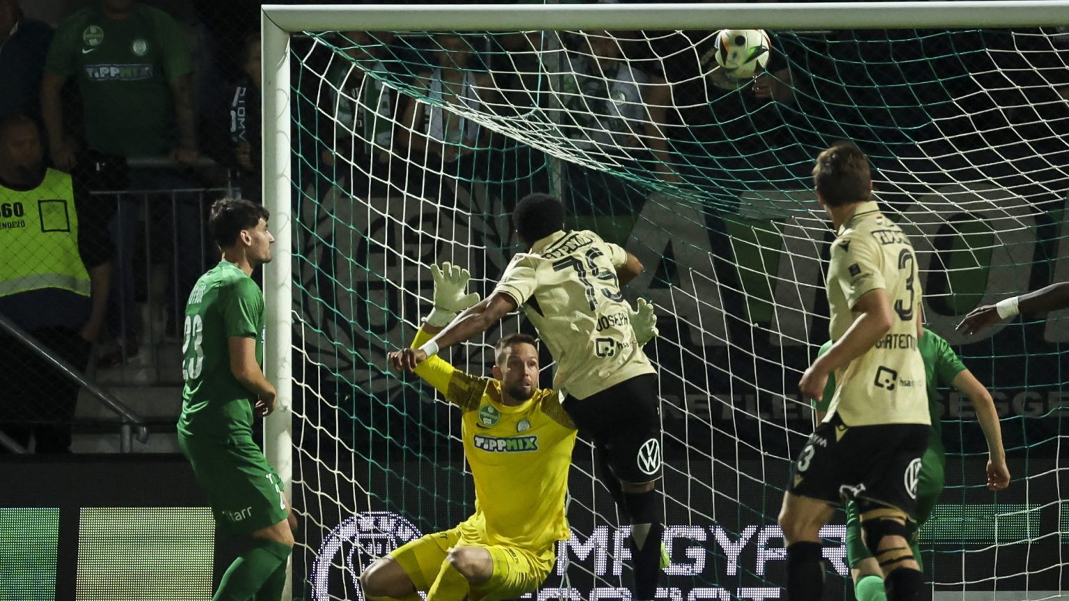 A szemfüles csereember, Lenny Joseph lett a Fradi hőse a tíz emberrel ...