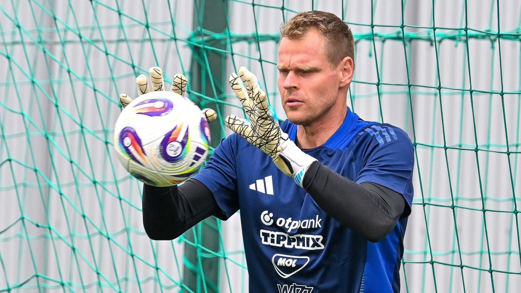 Dibusz Dénes megsérült, csere a magyar válogatott vb-selejtezős ...