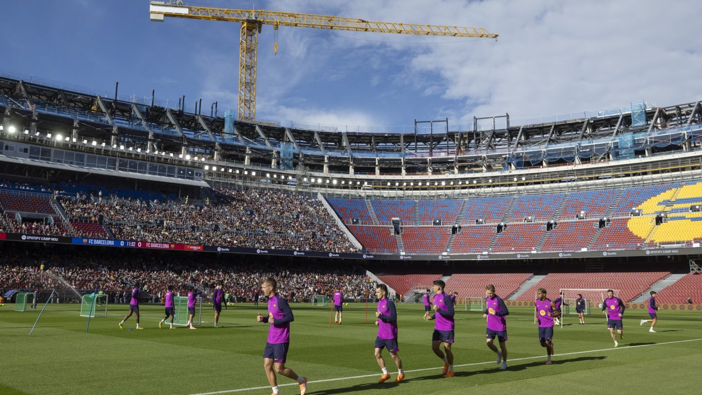 23 ezer néző előtt edzett a Camp Nouba visszatérő Barca | Rangadó