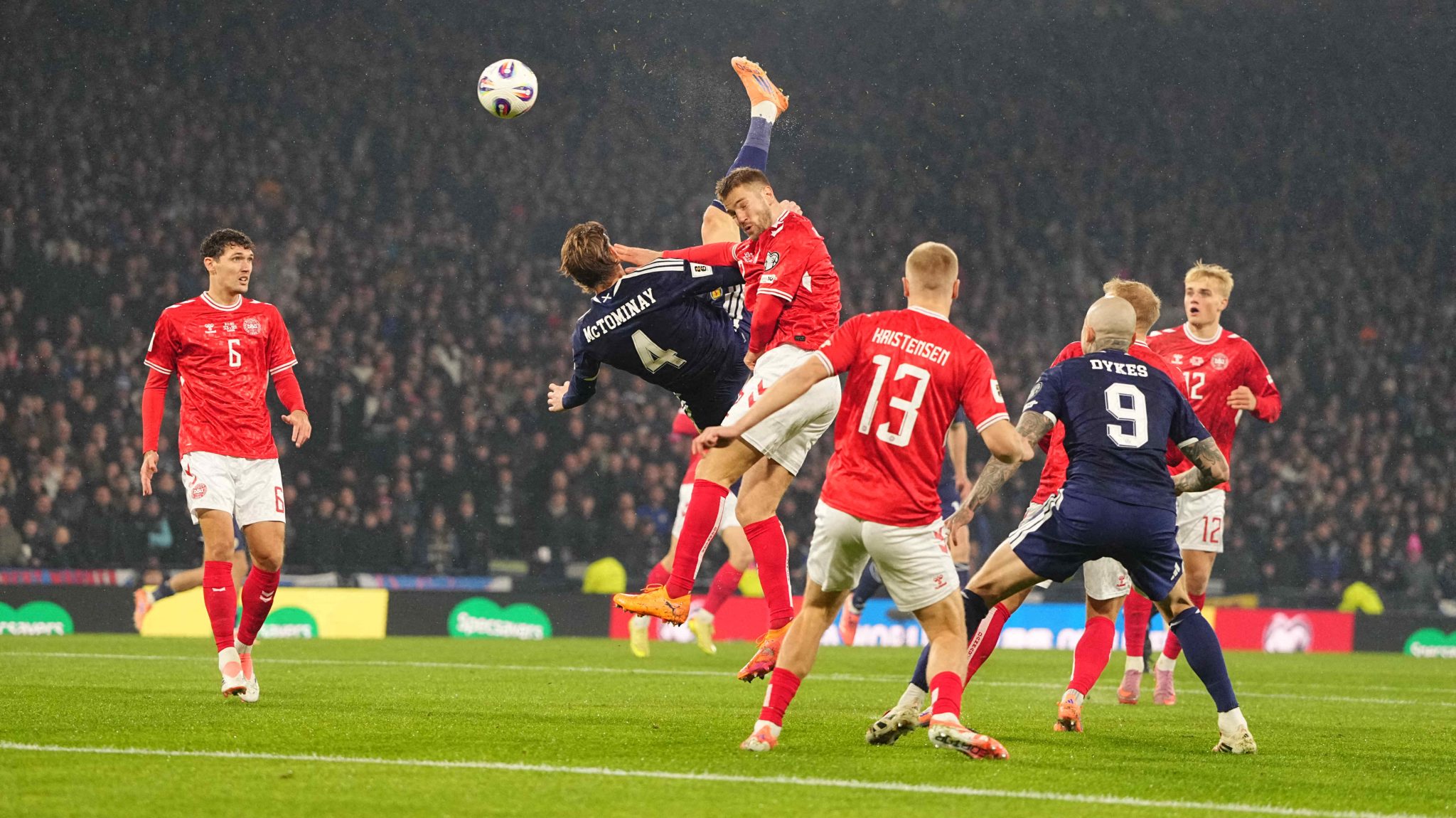 Scott McTominay ollózós gólt lőtt, őrült meccsen jutott ki Skócia a ...