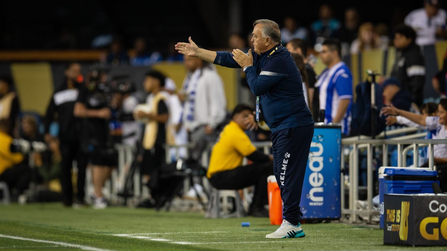 "Nehéz szívvel hoztam meg a döntést" – kihagyja a történelmi vb ...