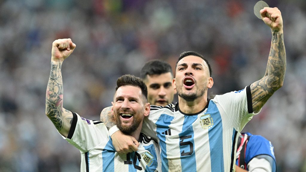 Ilyen tudású labdarúgóval nem találkoztunk még, mint Messi – Maradonát ...